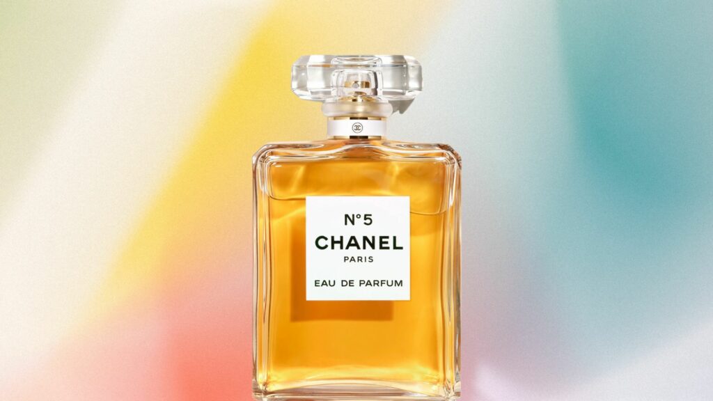 Chanel N ° 5 - The Iconic and Timeless Masterpiece | PerfumeStars ...